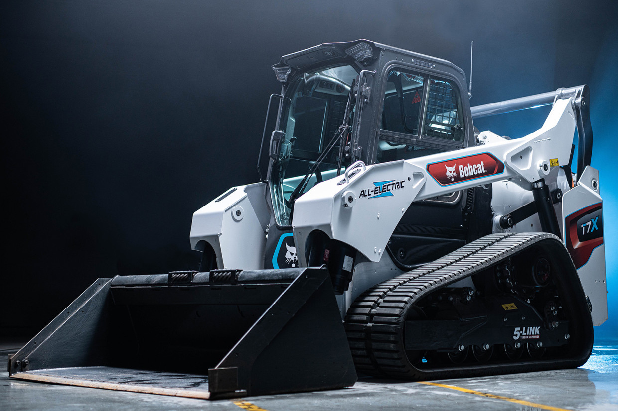 The new Bobcat T7X is a truly groundbreaking electric digger | Move Electric